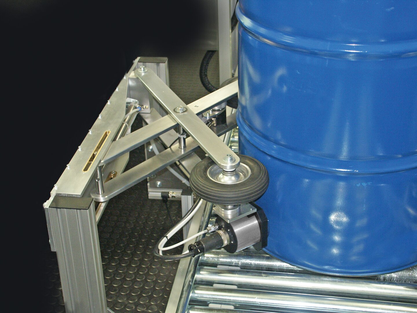 Marking, labeling and verifying chemical products