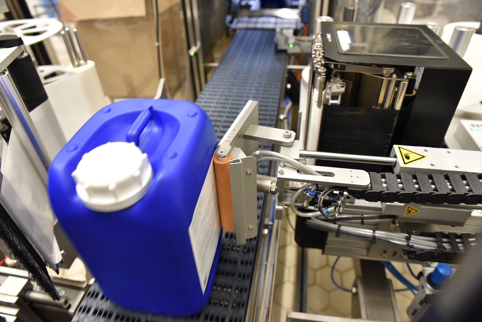 Marking, labeling and verifying chemical products