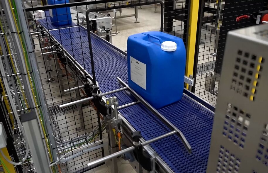 Plastics industry - Safely marking, labeling and verifying plastics