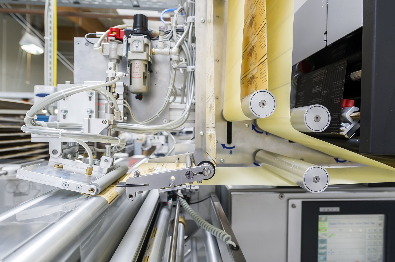 Food industry - marking, labeling and verifying foodstuffs