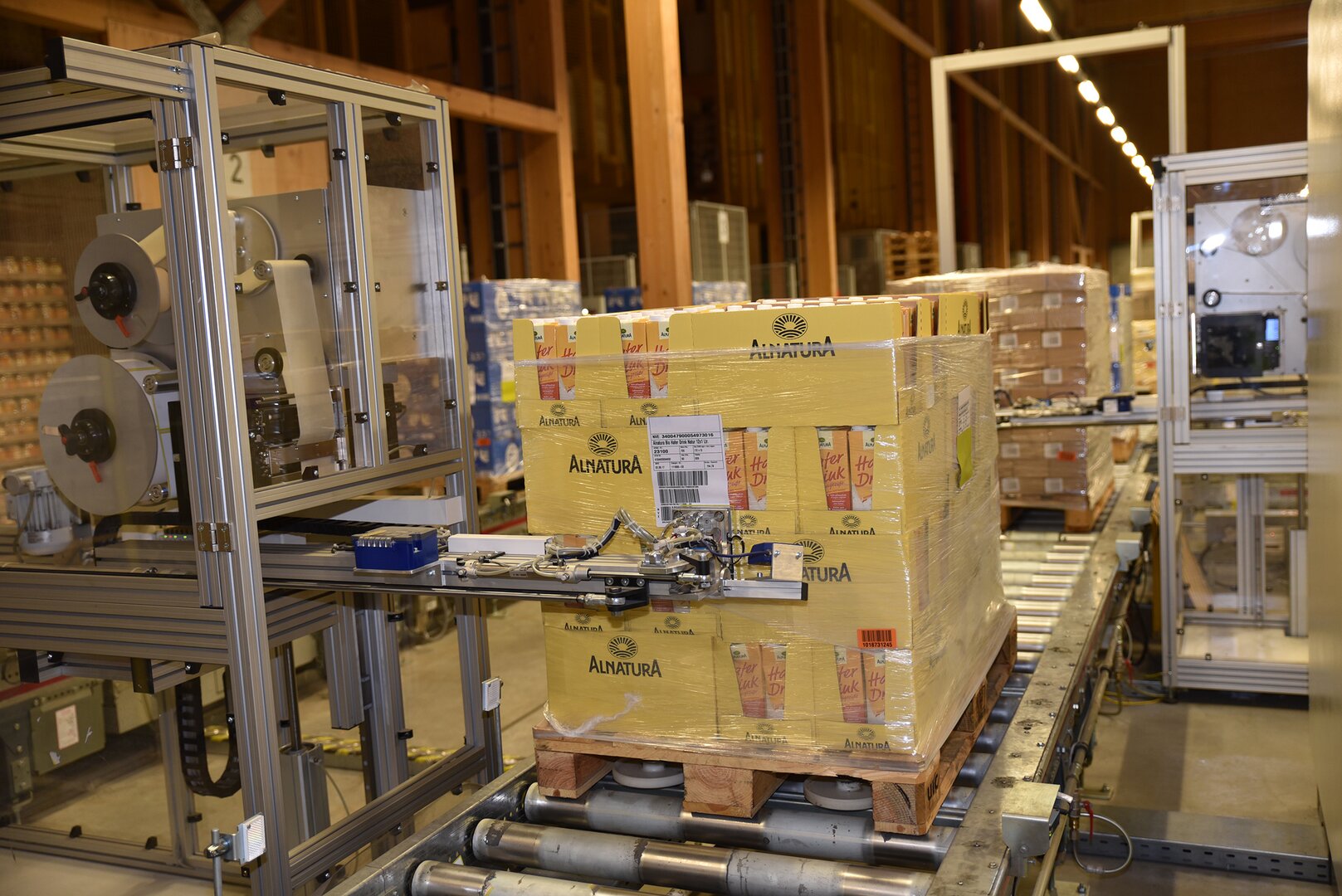 Logistics industry - marking, labeling and verifying packages, parcels ...