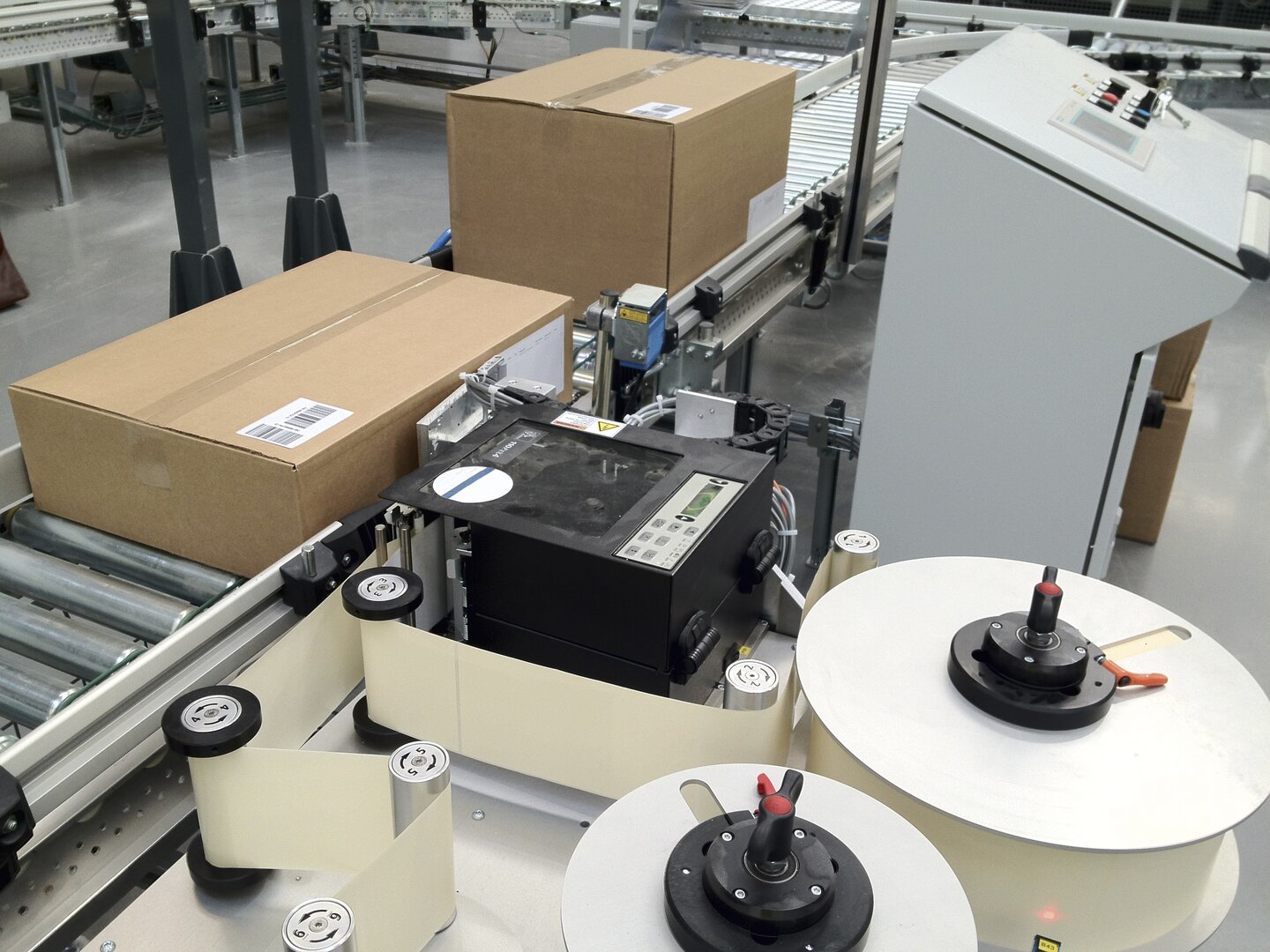 Logistics industry - marking, labeling and verifying packages, parcels ...