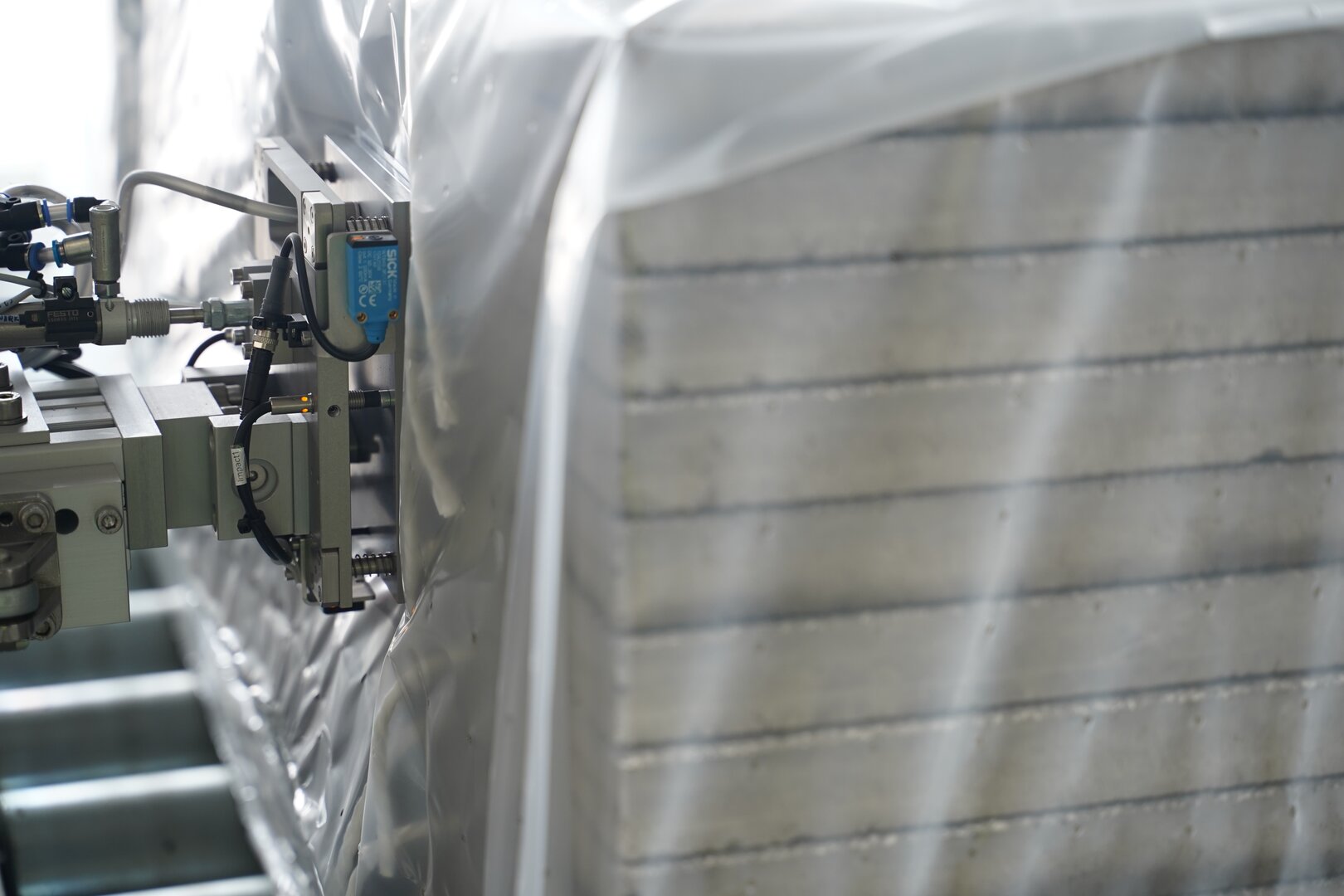 Labeling solutions for foils