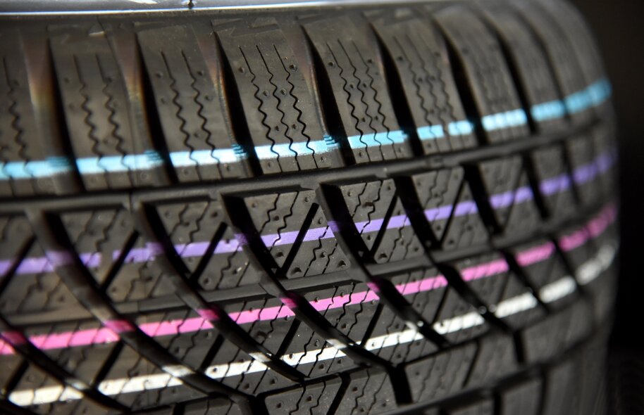 Inkjet coding and marking solutions for rubber