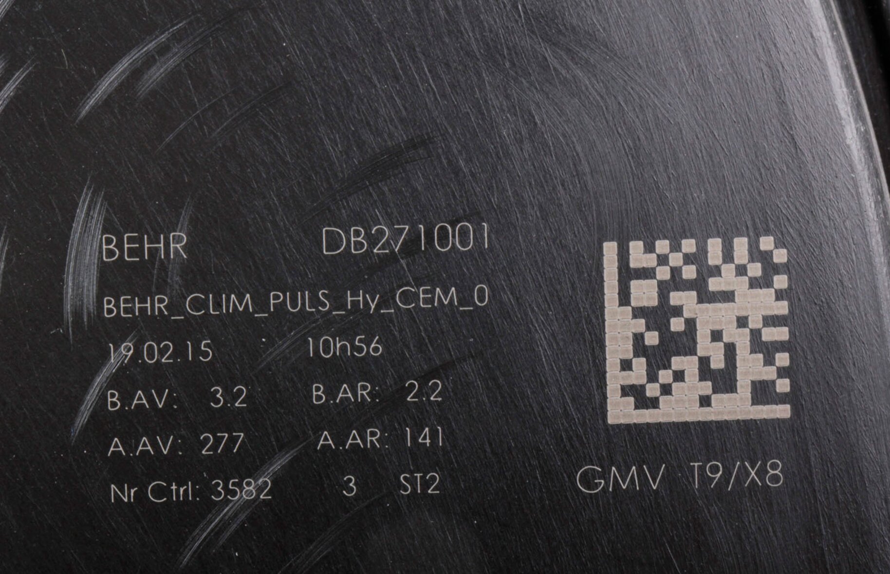 Marking plastic surfaces by laser