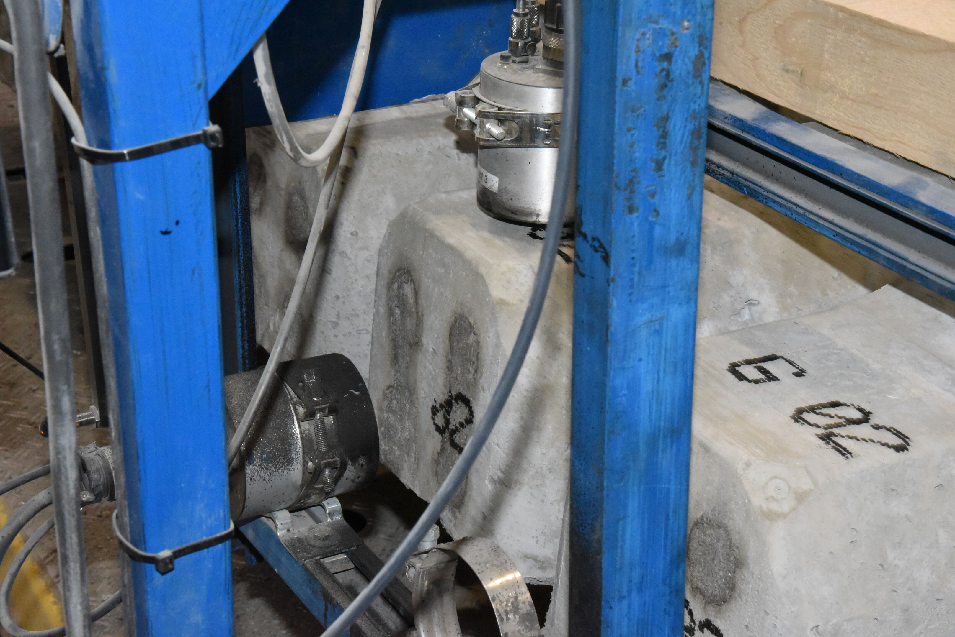 Concrete marking of concrete sleepers